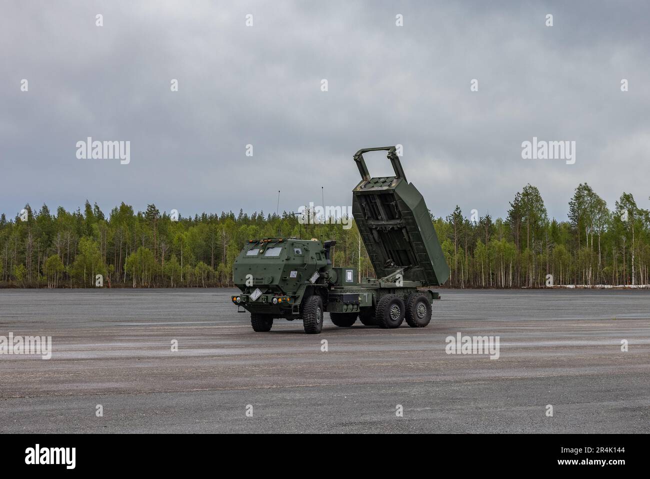 U.S. Marines with Hotel Battery, 2nd Battalion, 10th Marines, 2d Marine ...