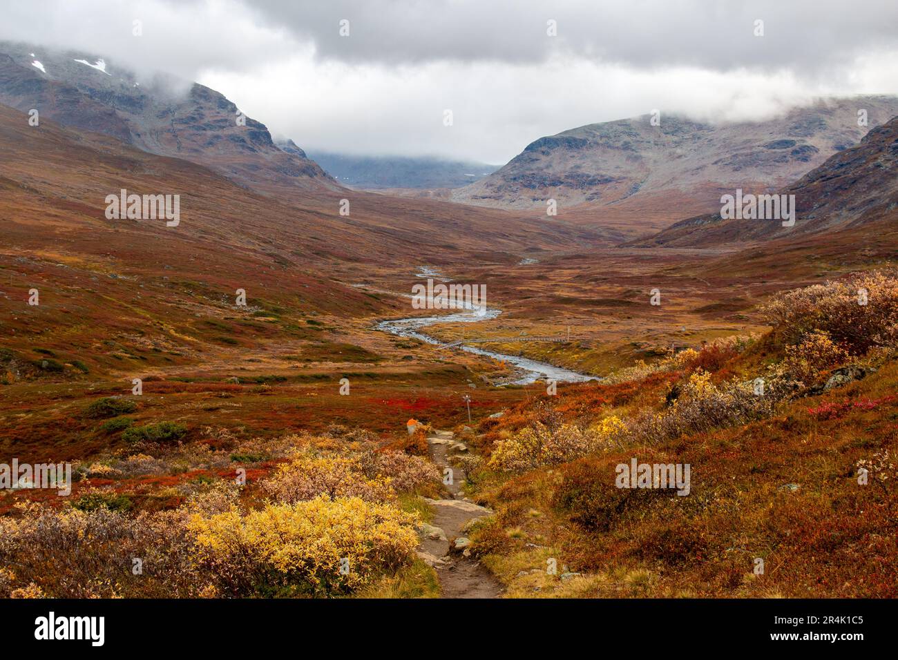 Kungsleden hiking trail between Hemavan and Viterskalet in autumn after ...