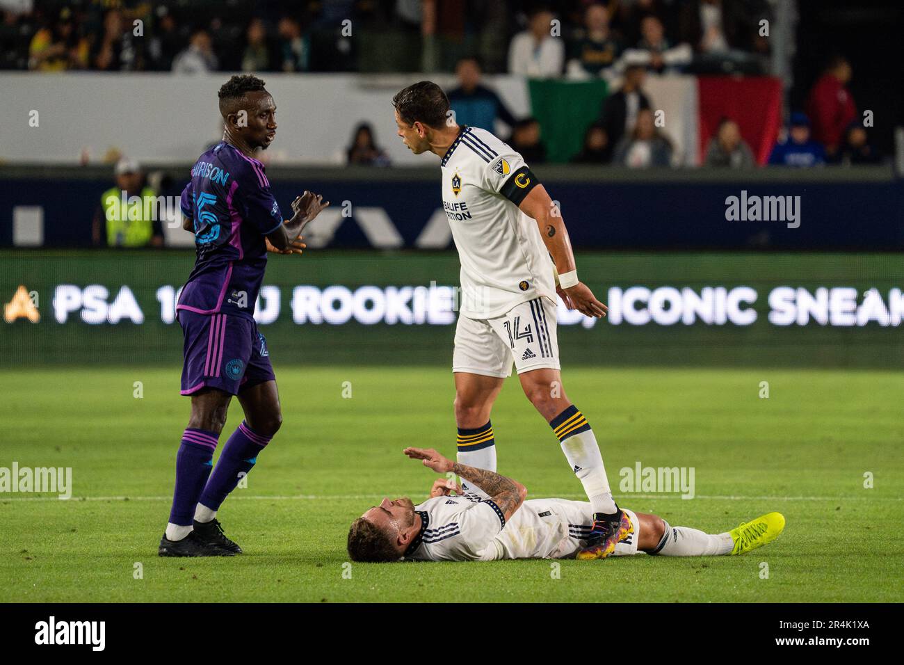 Los Angeles Galaxy forward Javier Hernández (14) has words with ...