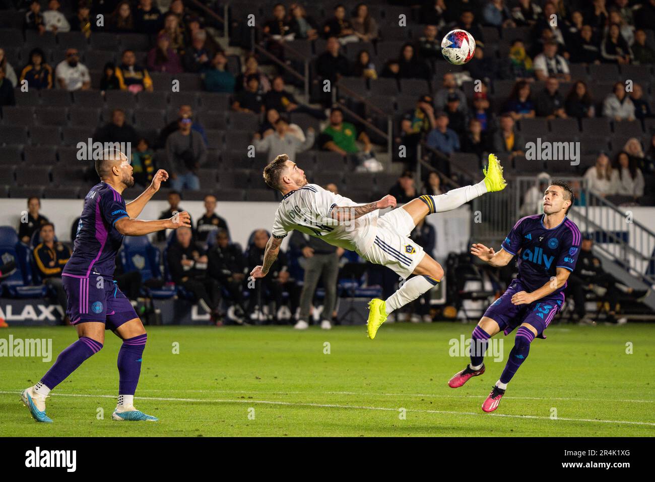 Los Angeles Galaxy midfielder Tyler Boyd (11) attempts a bicycle kick ...