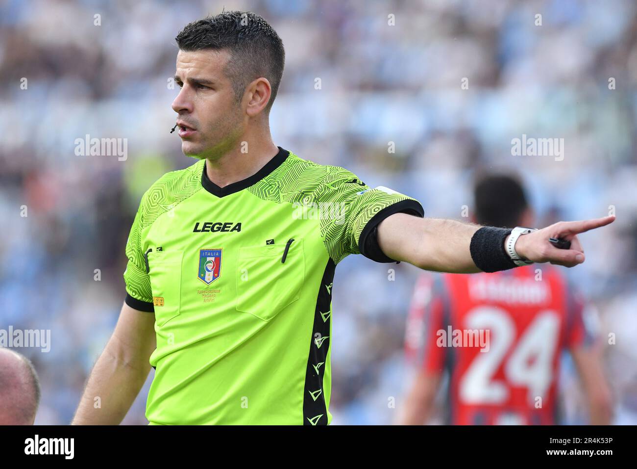 Giua referee hi-res stock photography and images - Alamy