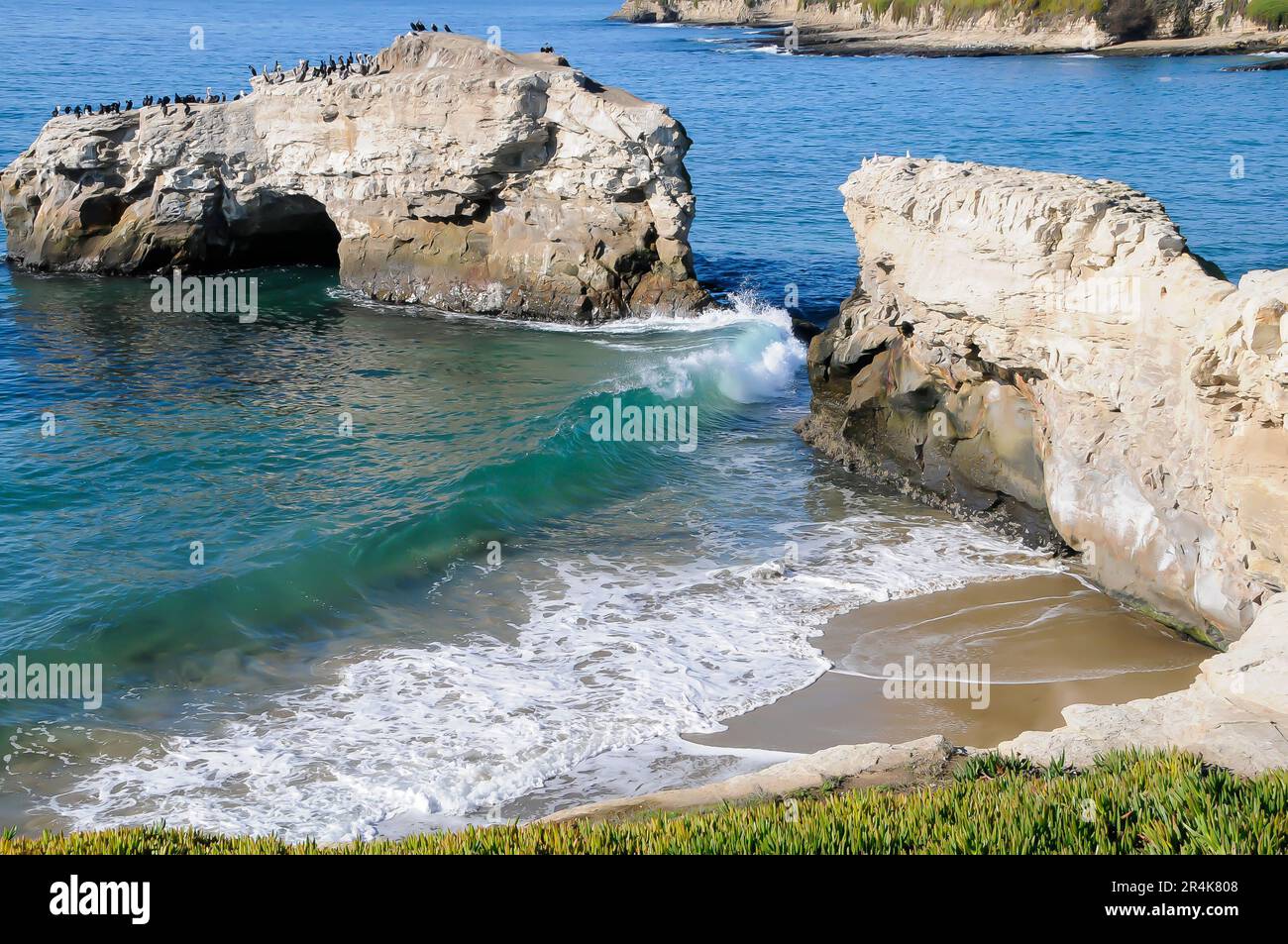 Waves Against the Rocks - Pacific Ocean Stock Photo - Alamy