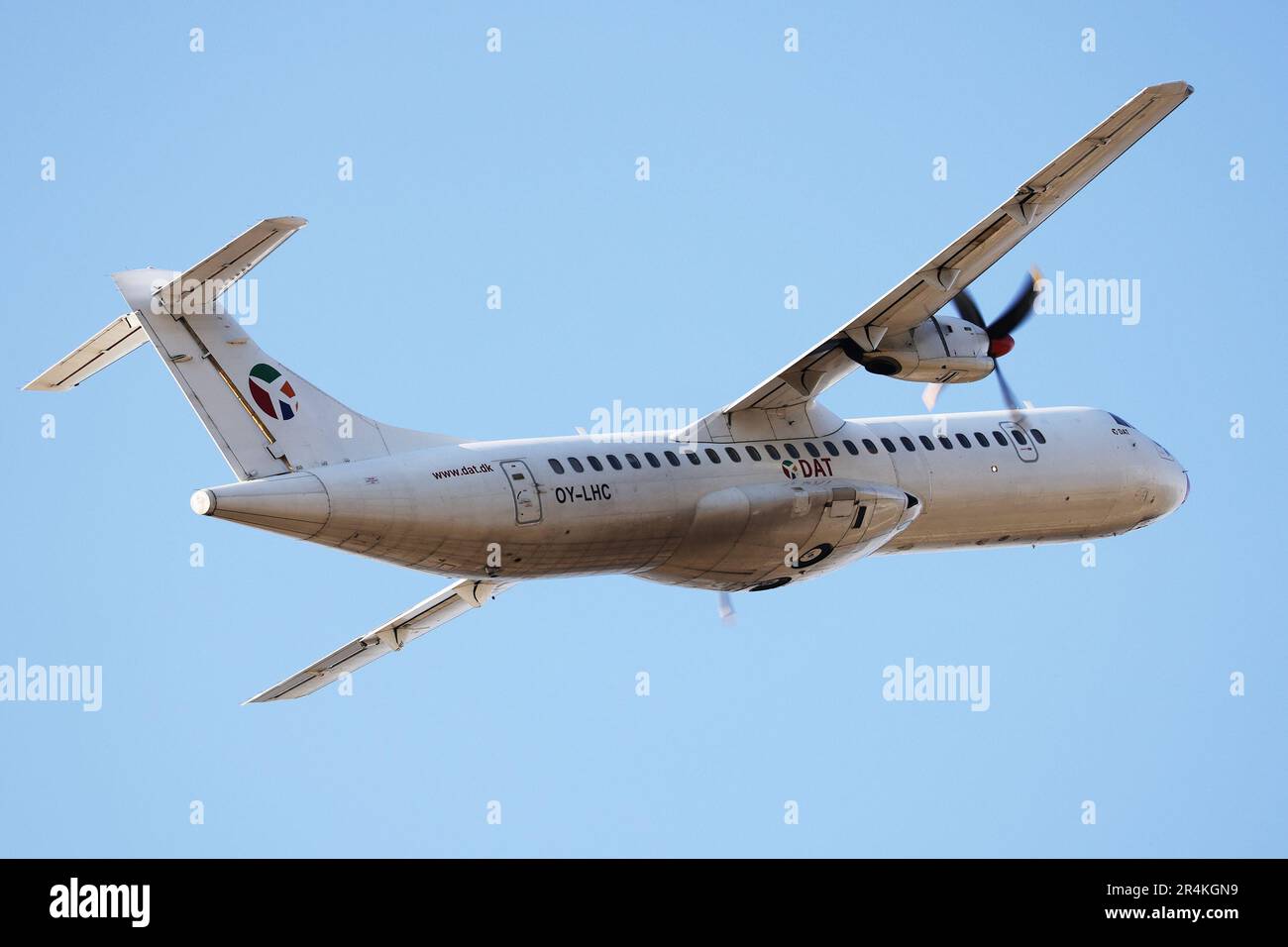 DAT DANISH AIR TRANSPORT THE ONLY AIRLINE THAT CONNECTS SICILY TO ...