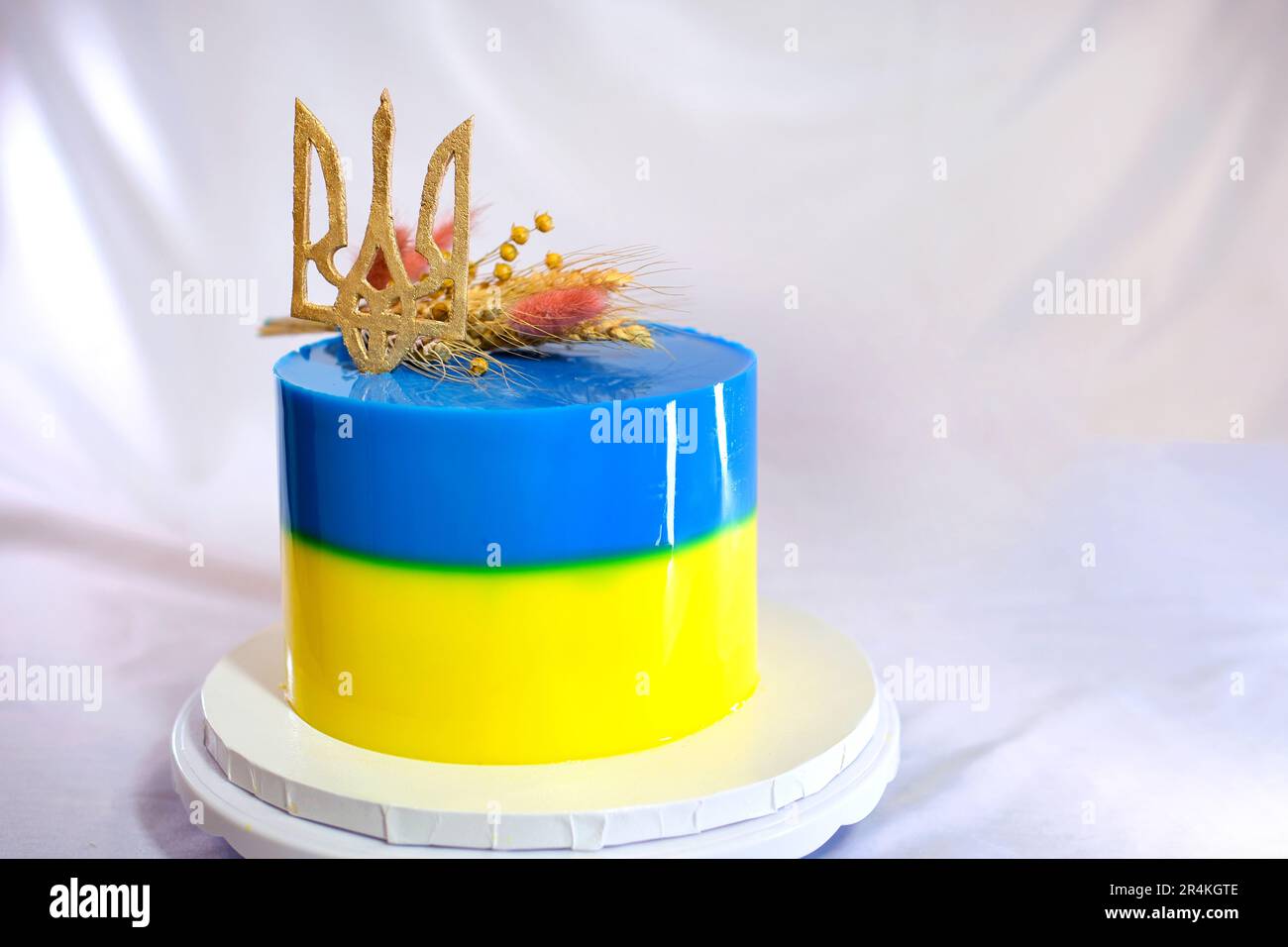 cake in form of Ukrainian flag yellow and blue layer process of making ...