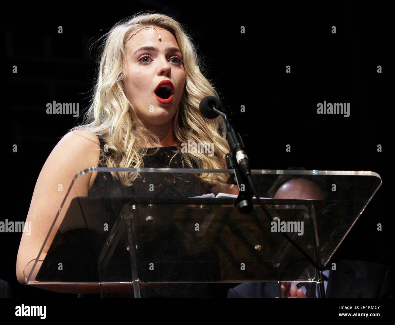 Renee Rapp winning the 2018 National High School Musical Theatre Awards ...