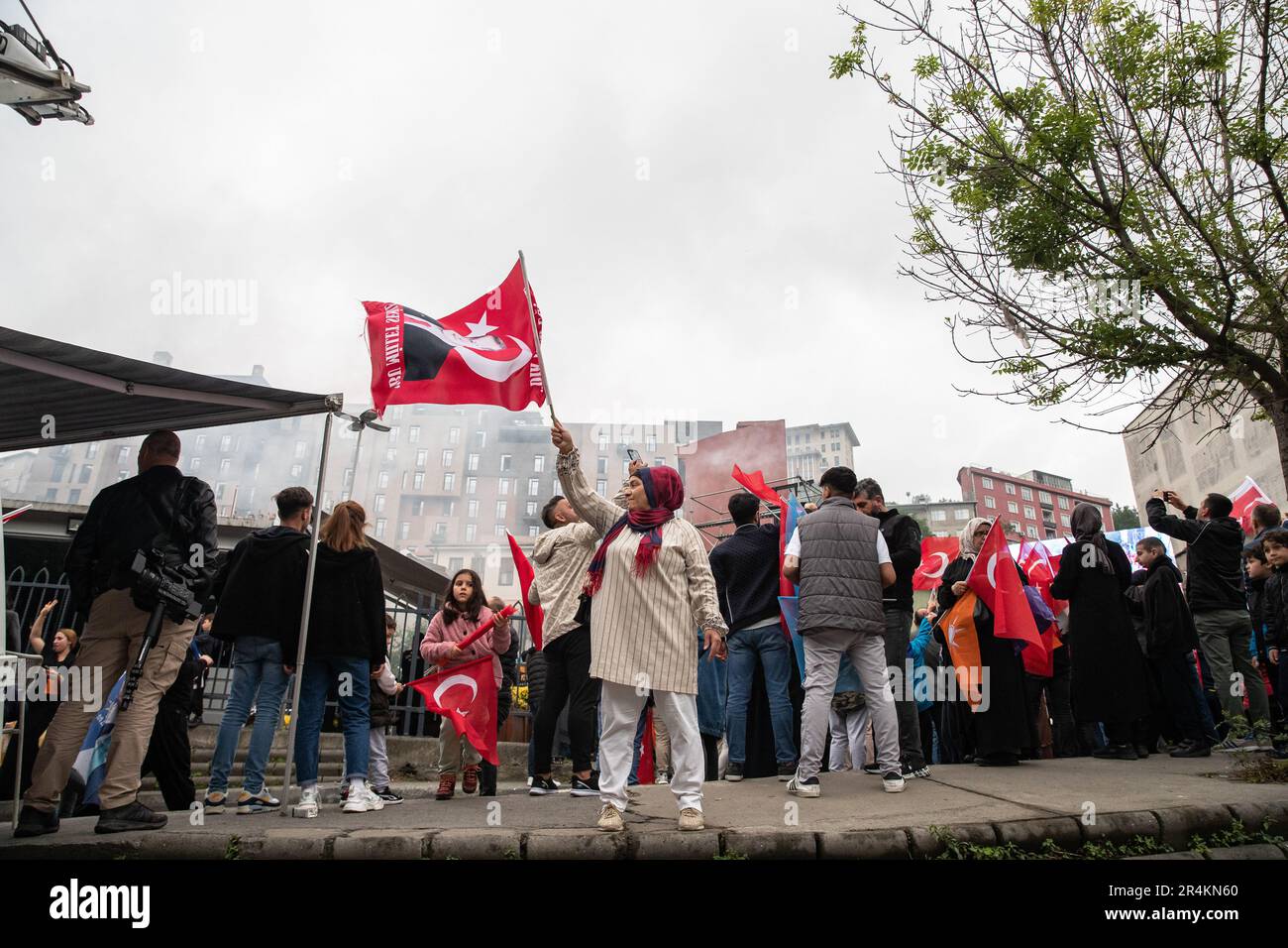 Istanbul, Turkey. 28th May, 2023. Supporters of President Recep Tayyip ...