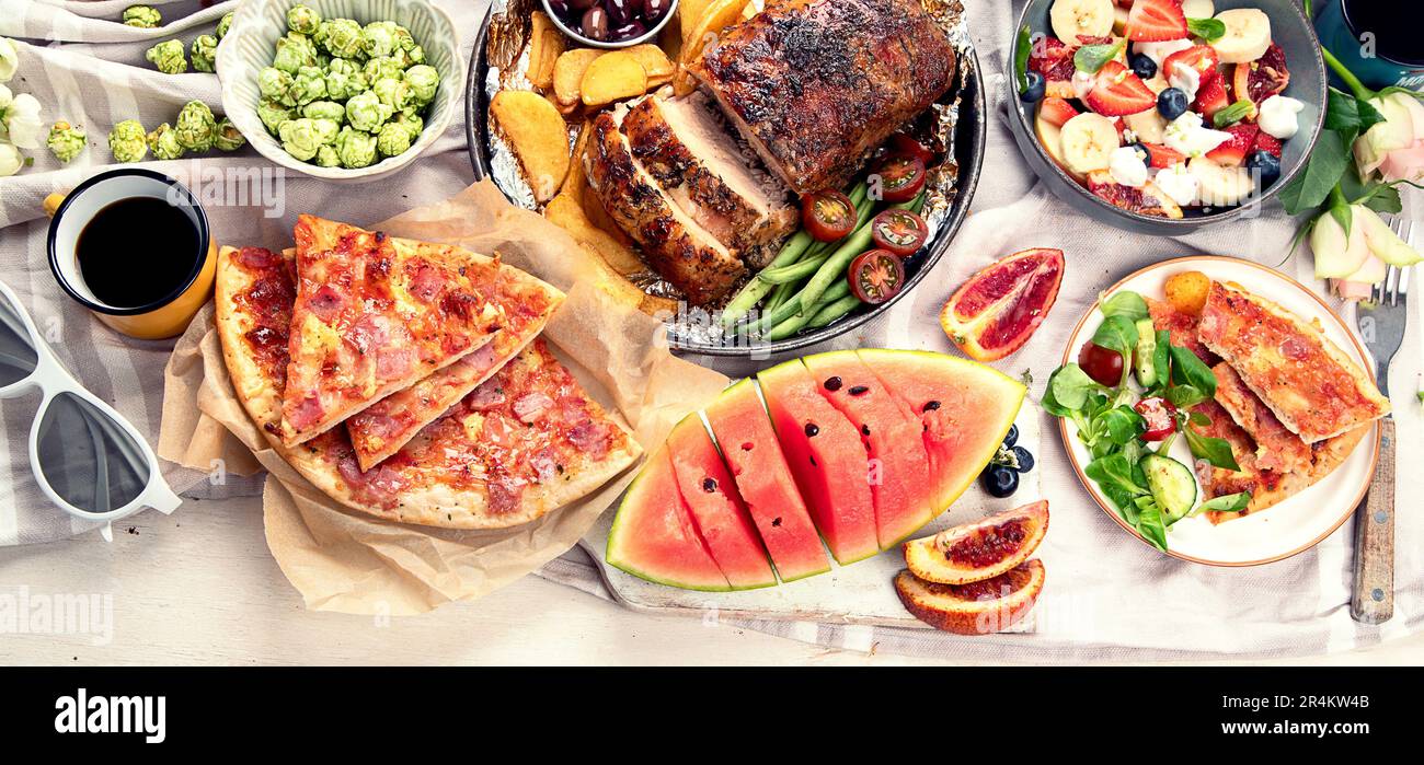 Holiday dinner overhead family hi-res stock photography and images - Alamy