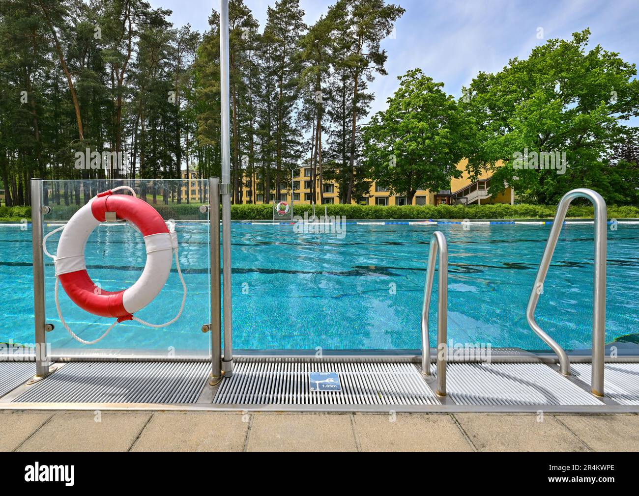 Bernau, Germany. 22nd May, 2023. The Waldfrieden open-air swimming pool ...