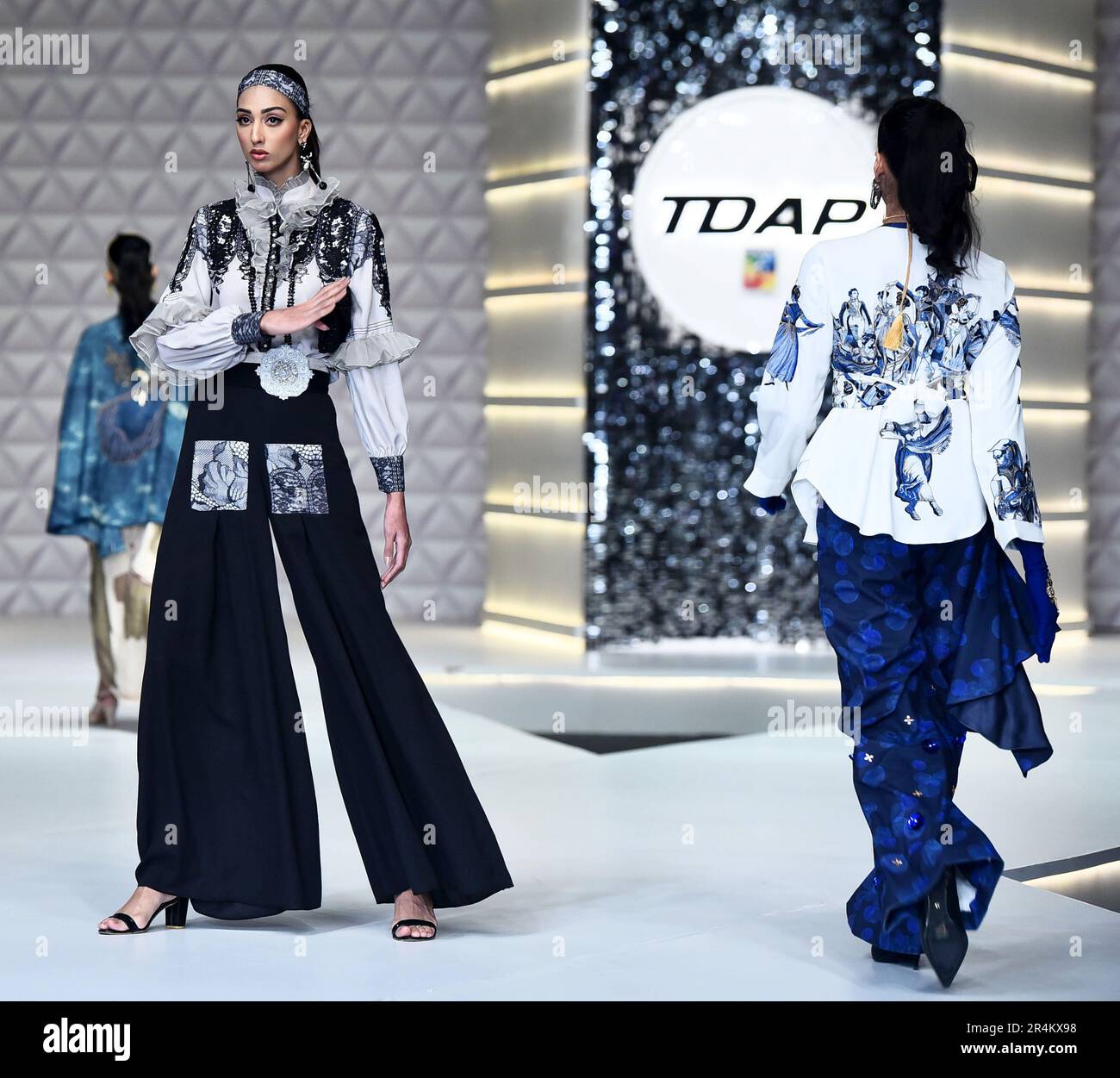 Karachi. 27th May, 2023. Models present creations during a fashion show ...