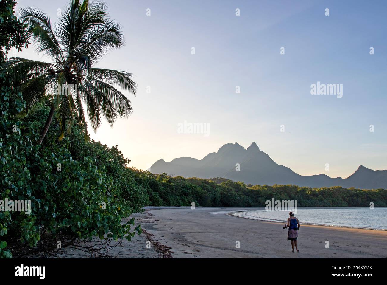 Zoe bay hinchinbrook island hi-res stock photography and images - Alamy