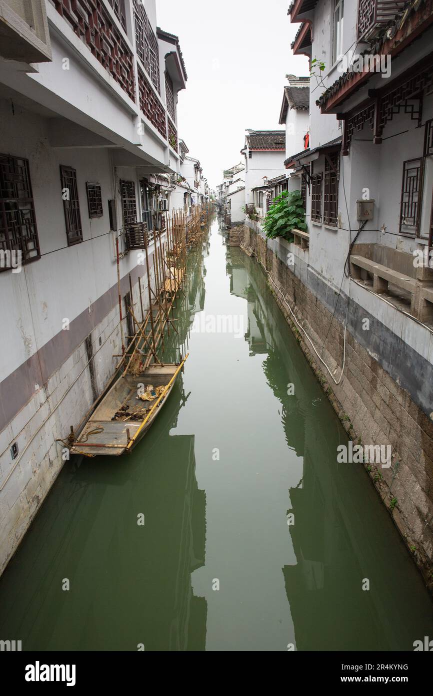 Gusu area in Suzhou narrow alleyways Stock Photo - Alamy