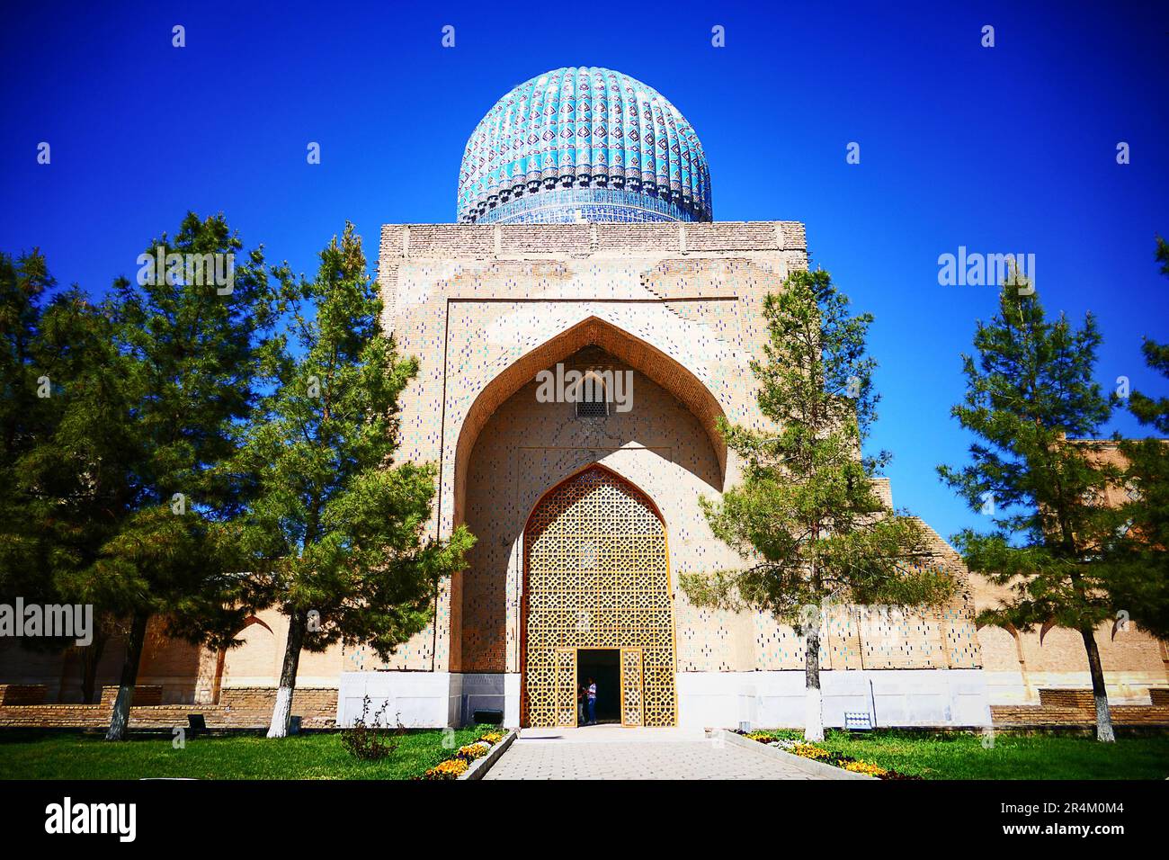 Scenic view of Bibi-Khanym Mosque in Samarkand, Uzbekistan Stock Photo ...