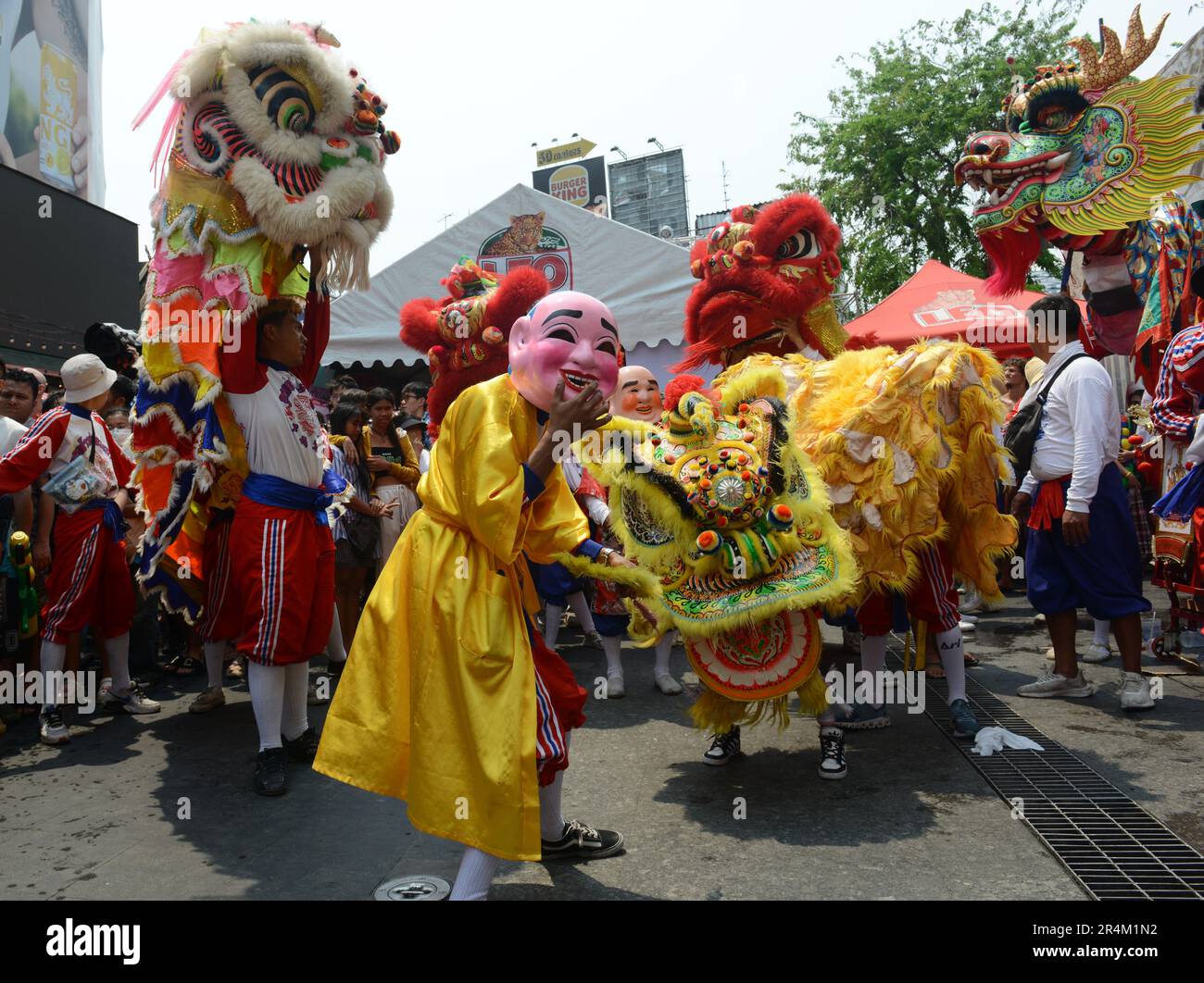 A colorful cultural show of Dragons, Jow Ga Lion and colorful ...