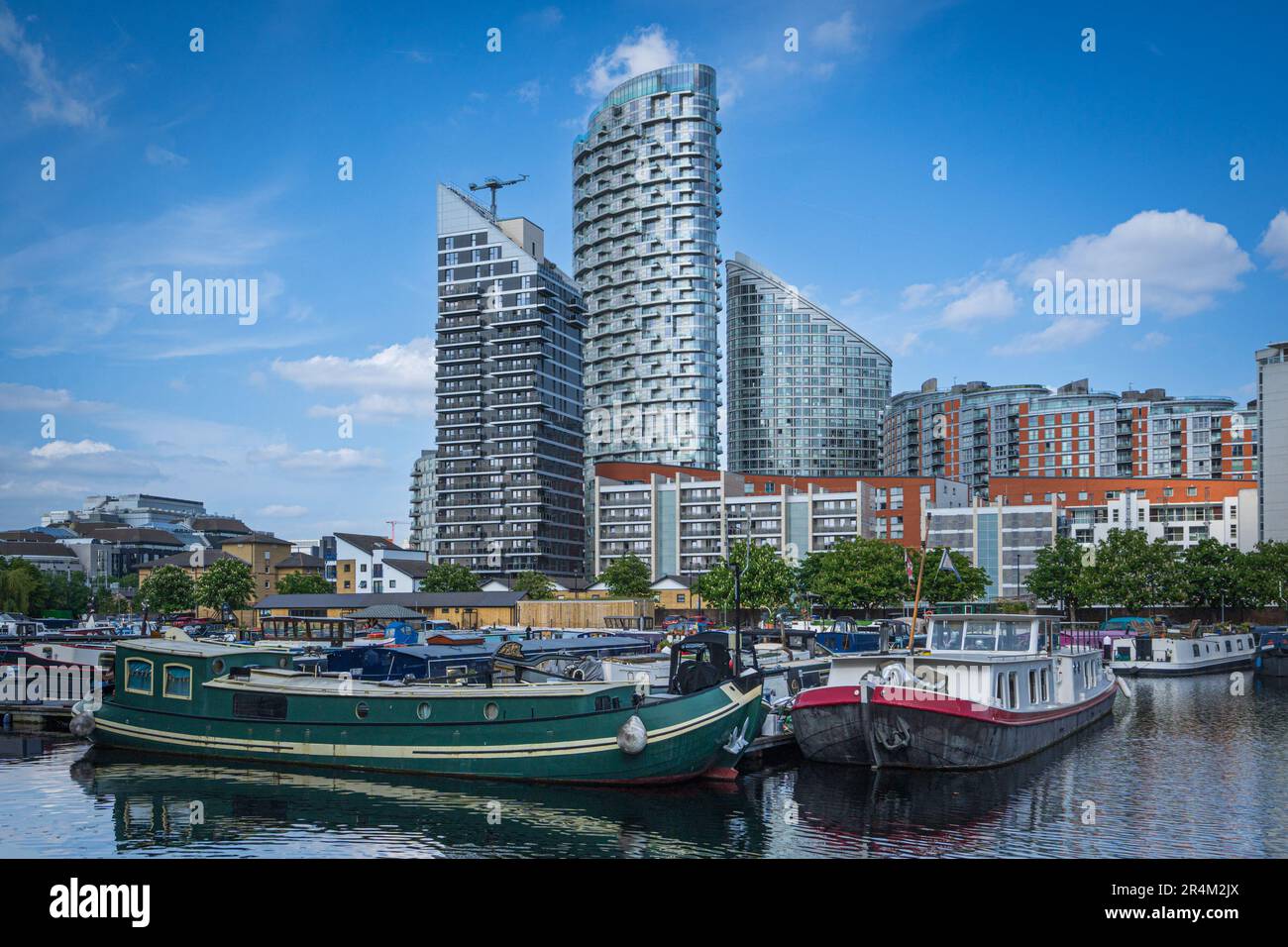 Poplar Dock marina in Canary wharf London Stock Photo - Alamy