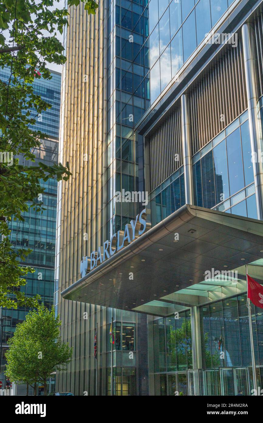 Barclays Group head office in Canary Wharf Stock Photo - Alamy