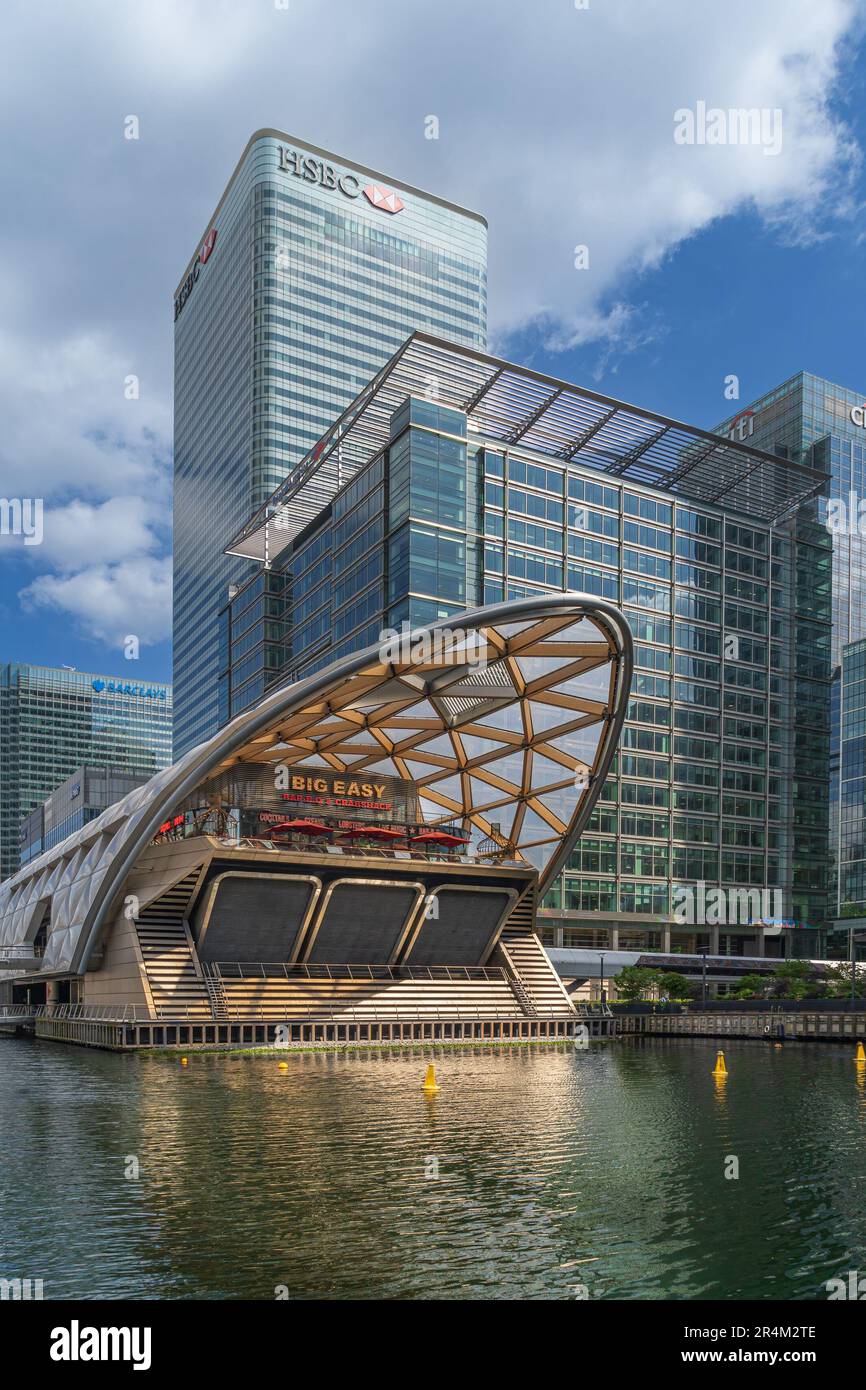 Crossrail Place in Canary Wharf London Stock Photo - Alamy