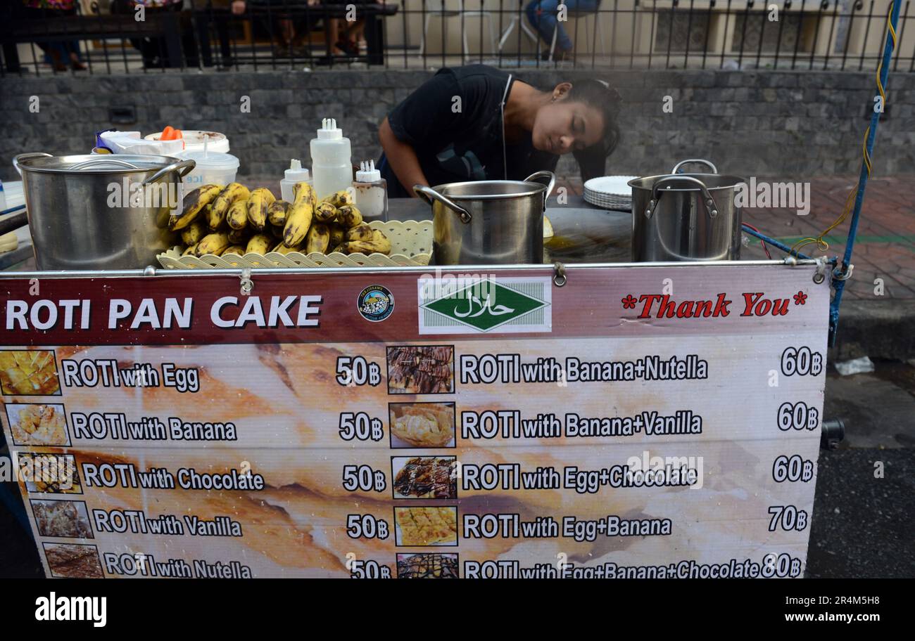 Thailand street food thai pancake hi-res stock photography and images ...