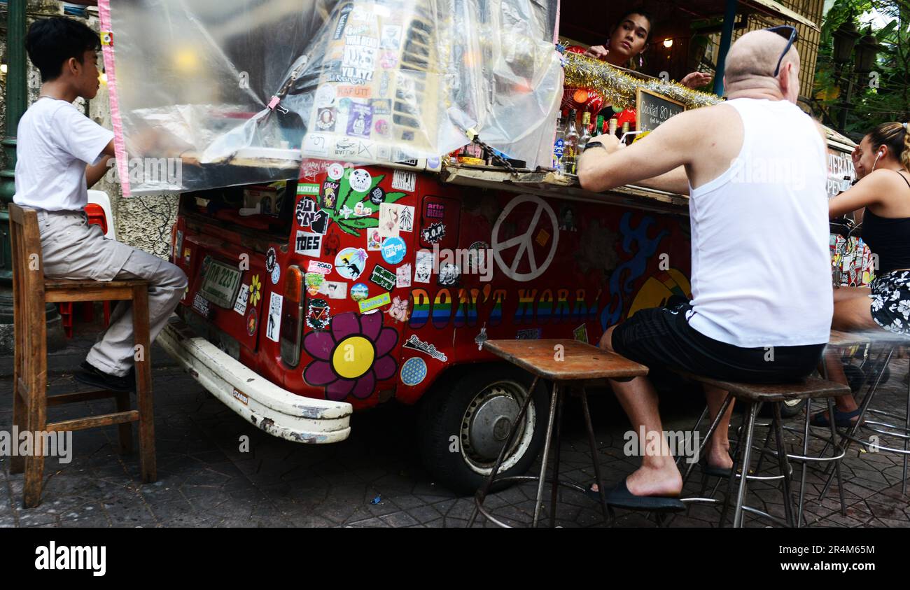 Vw bus cocktail bar thailand hi-res stock photography and images - Alamy