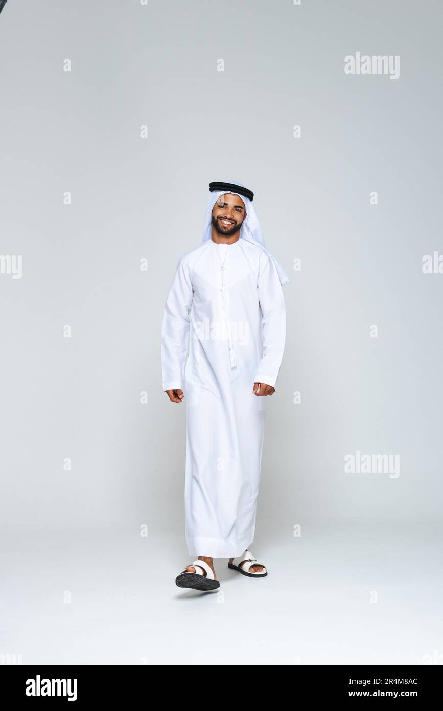 Handsome arab middle-eastern man with traditional kandora in studio ...