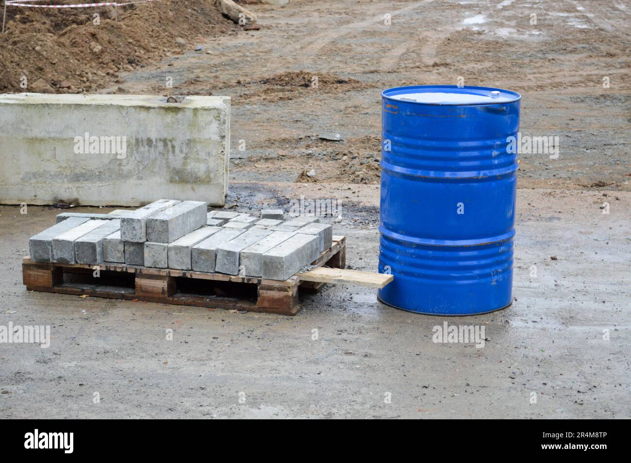 Large metal iron industrial blue round 200 liter barrel for storing ...