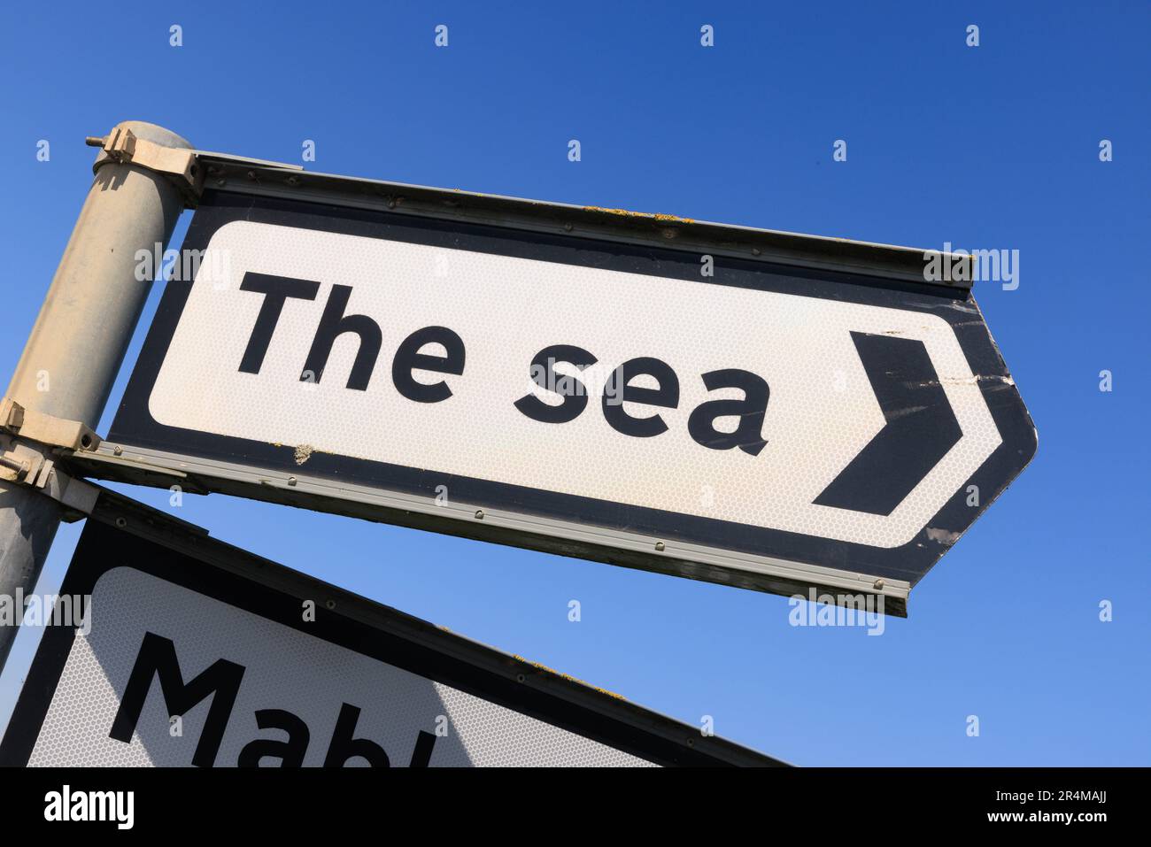 Sign post to the sea Stock Photo - Alamy
