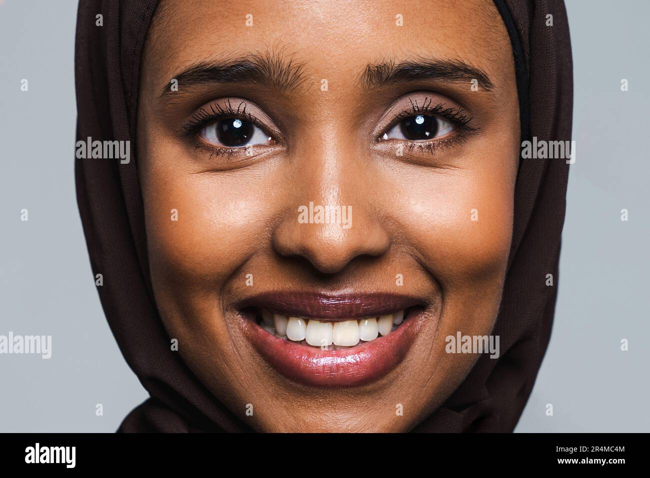 Beautiful arab middle-eastern woman with traditional abaya dress in ...