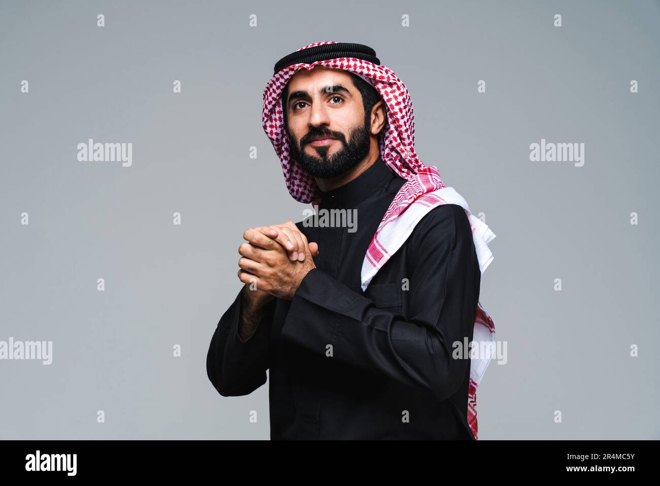 Handsome arab middle-eastern saudi arabian man with traditional saudi ...