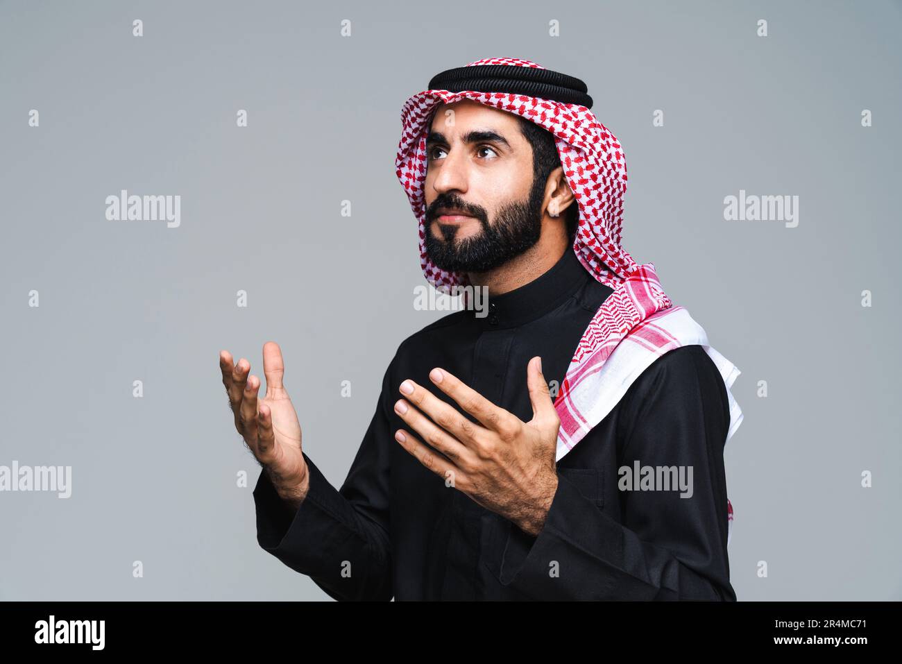 Handsome arab middle-eastern saudi arabian man with traditional saudi ...