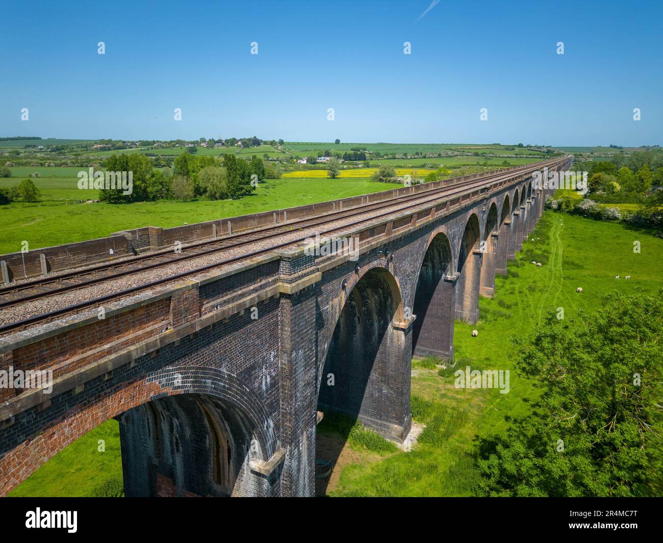Harringworth Viaduct, Northamptonshire At 1,275 yards (1.166 km) long ...
