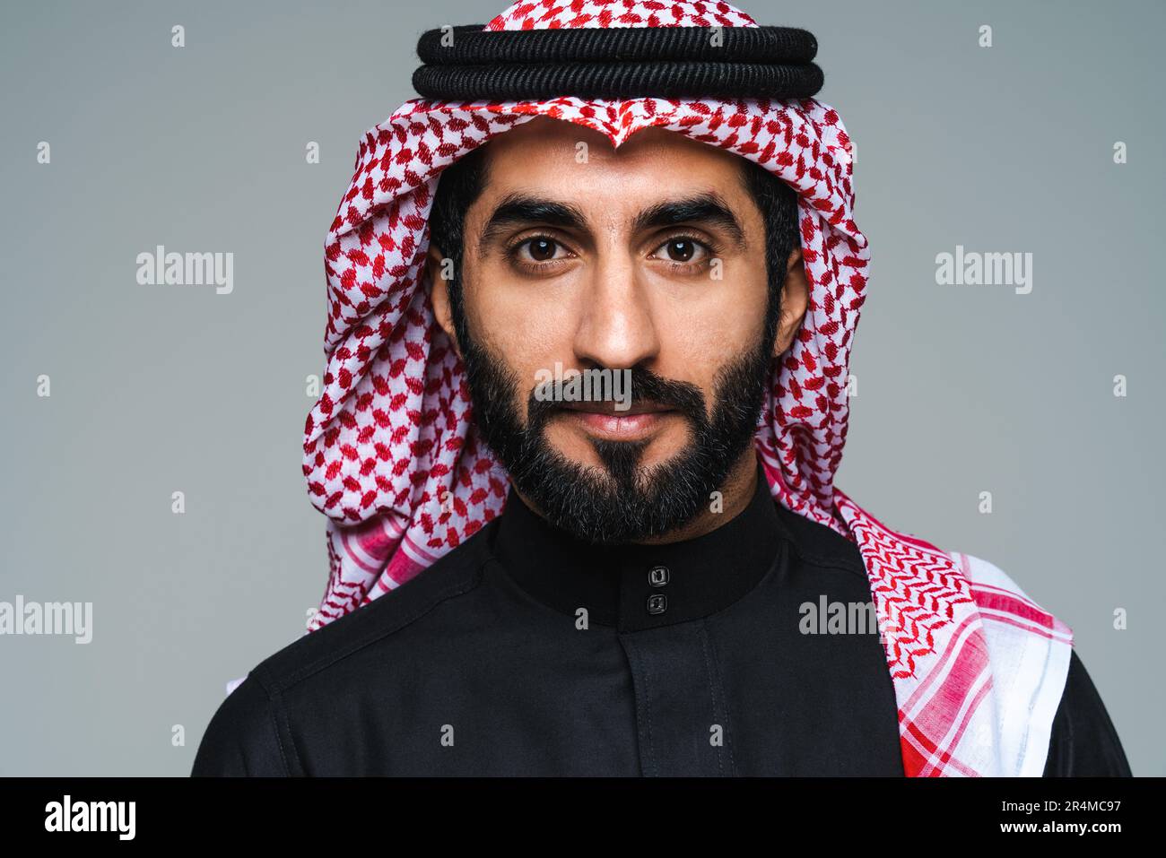 Handsome arab middle-eastern saudi arabian man with traditional saudi ...