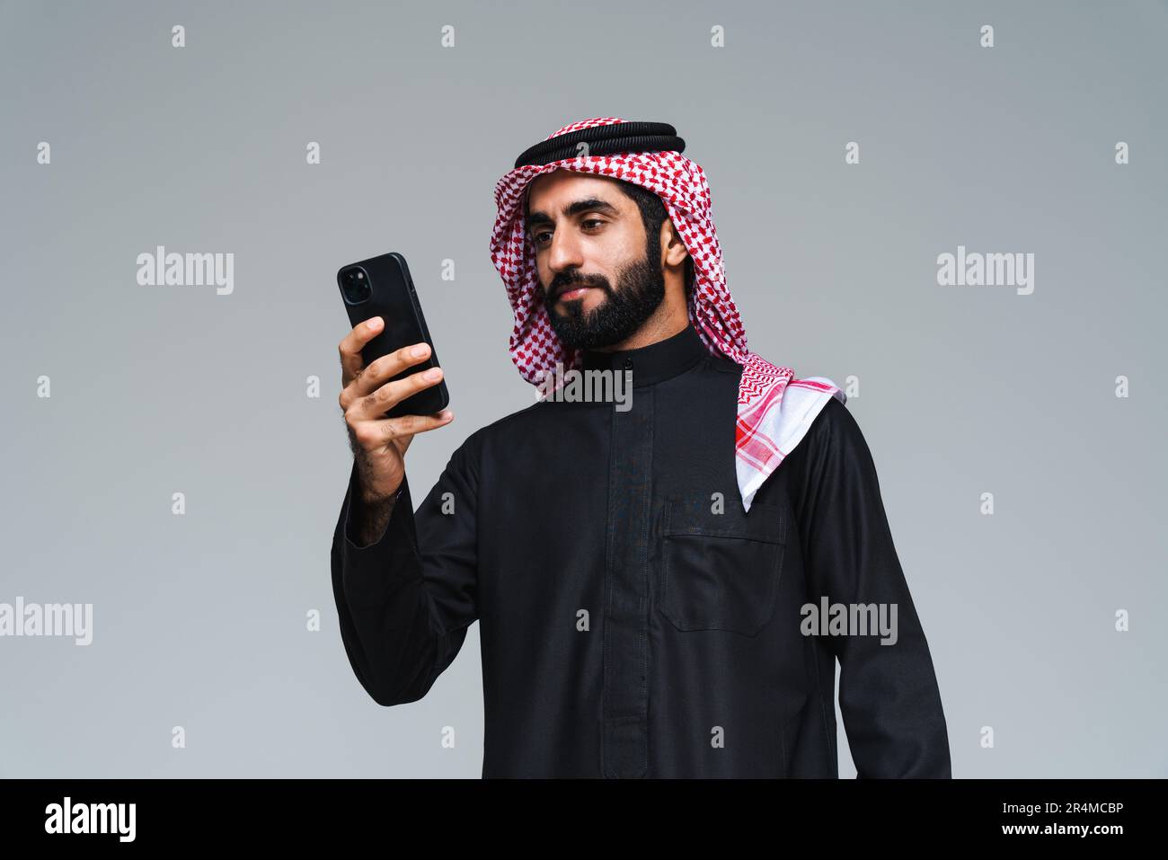 Handsome arab middle-eastern saudi arabian man with traditional saudi ...