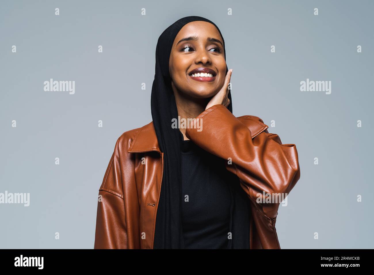 Beautiful arab middle-eastern woman with traditional abaya dress in ...