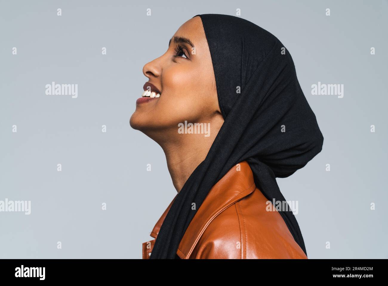 Beautiful arab middle-eastern woman with traditional abaya dress in ...
