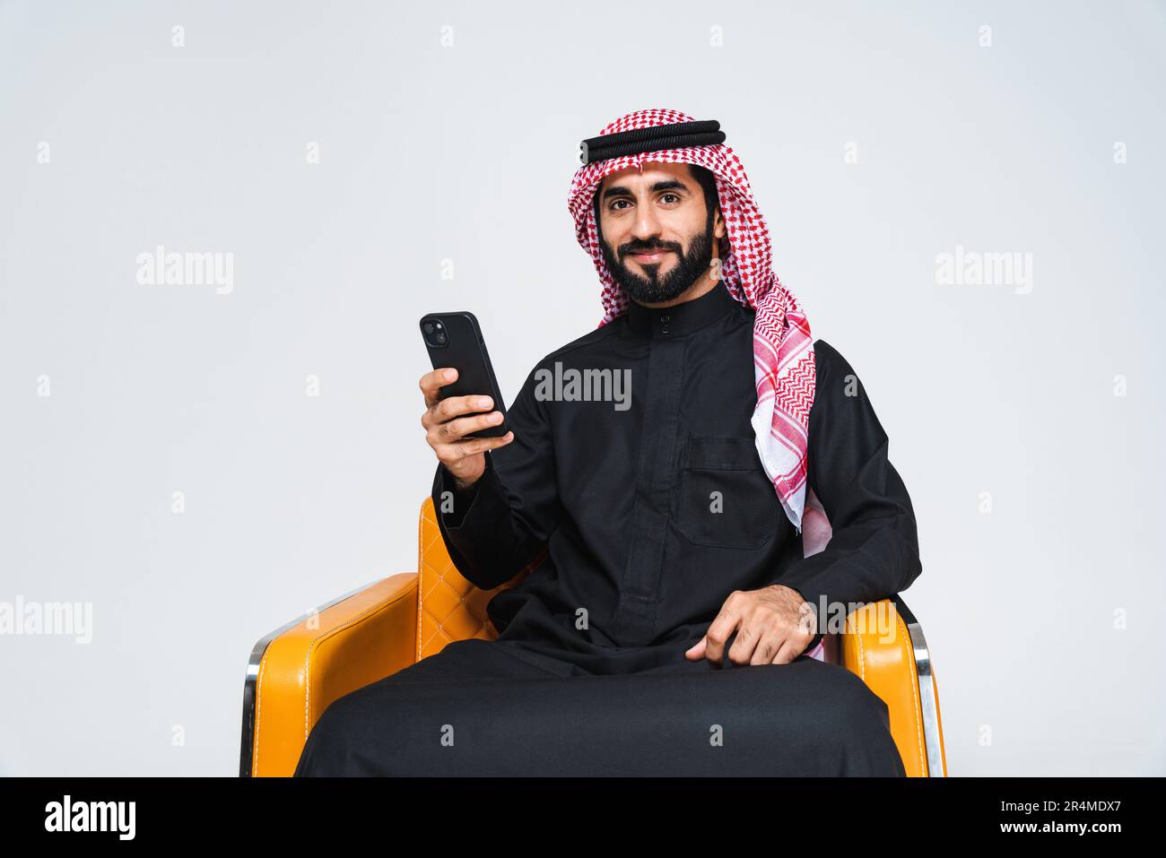 Handsome arab middle-eastern man with traditional saudi clothing in ...