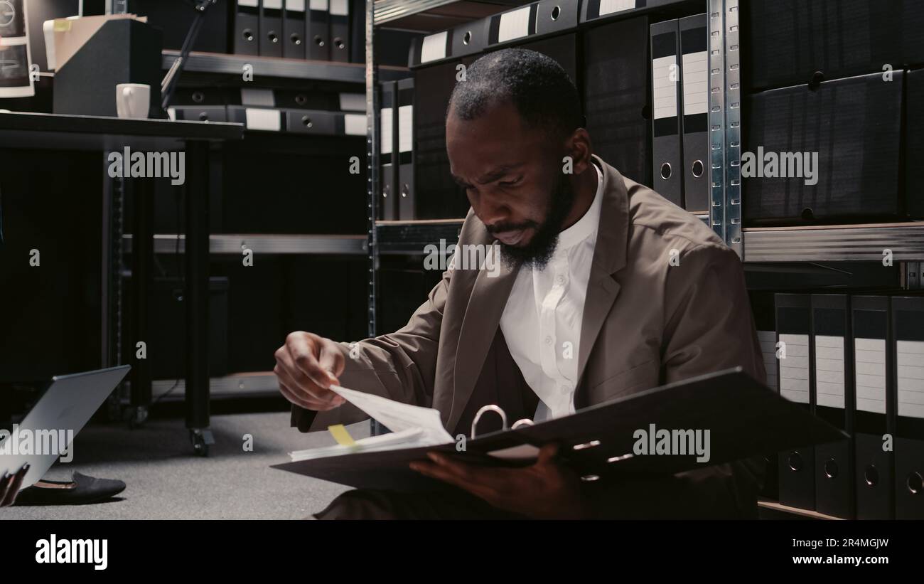 African american police detectives hi-res stock photography and images ...
