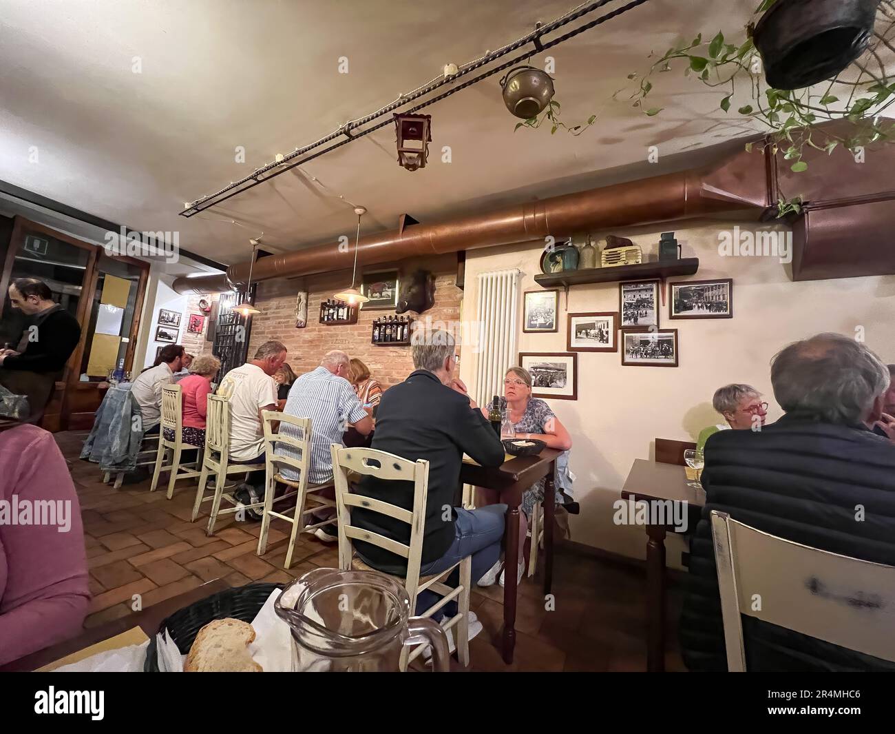 à la carte restaurant hi-res stock photography and images - Alamy