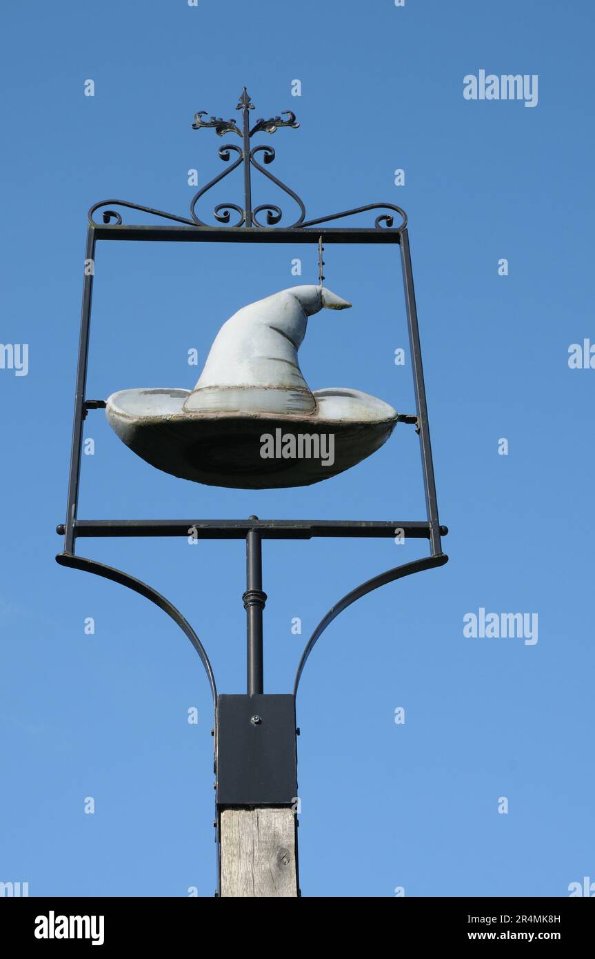 Witches hat hi-res stock photography and images - Alamy