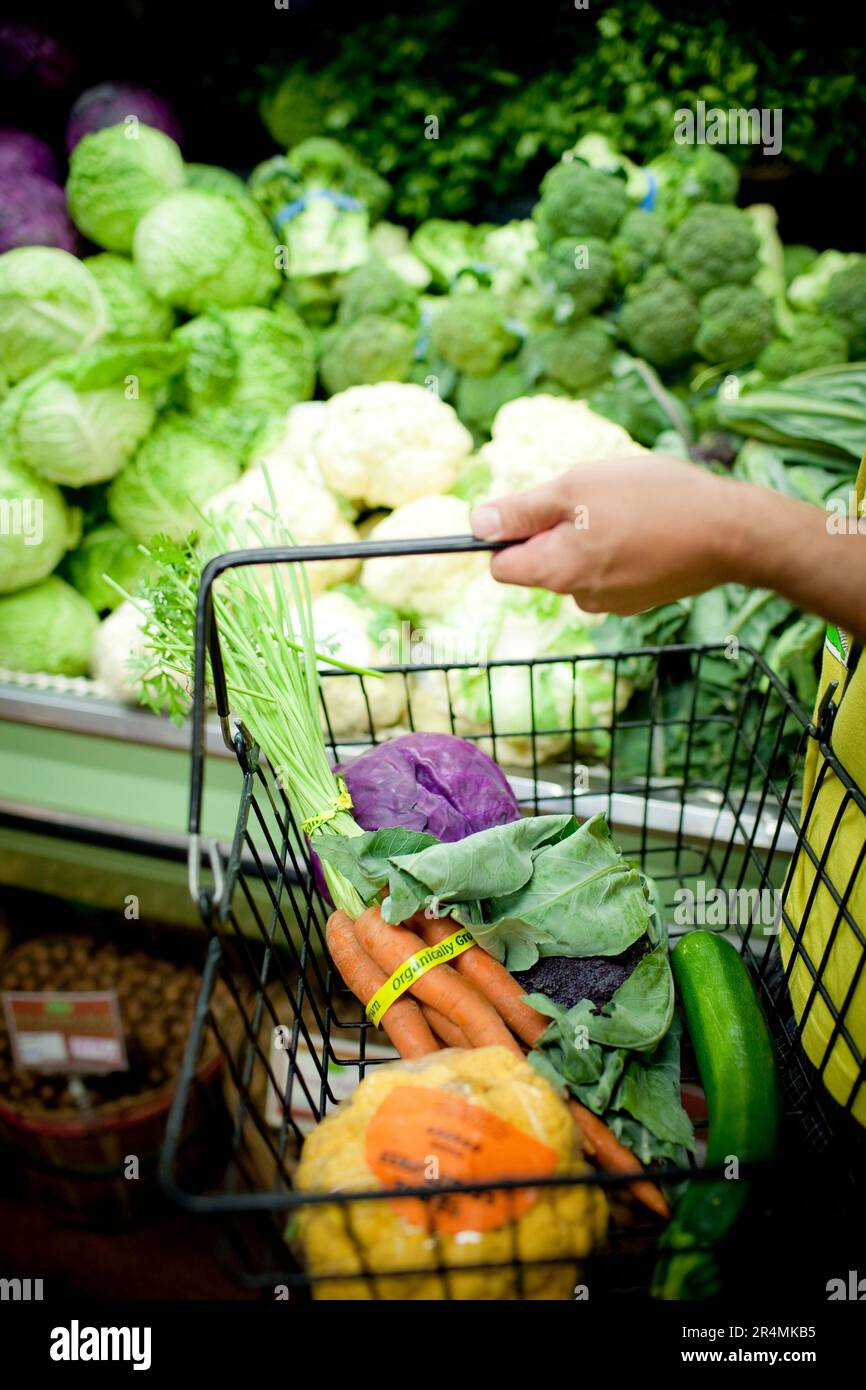 Organic vegetables at store Stock Photo - Alamy