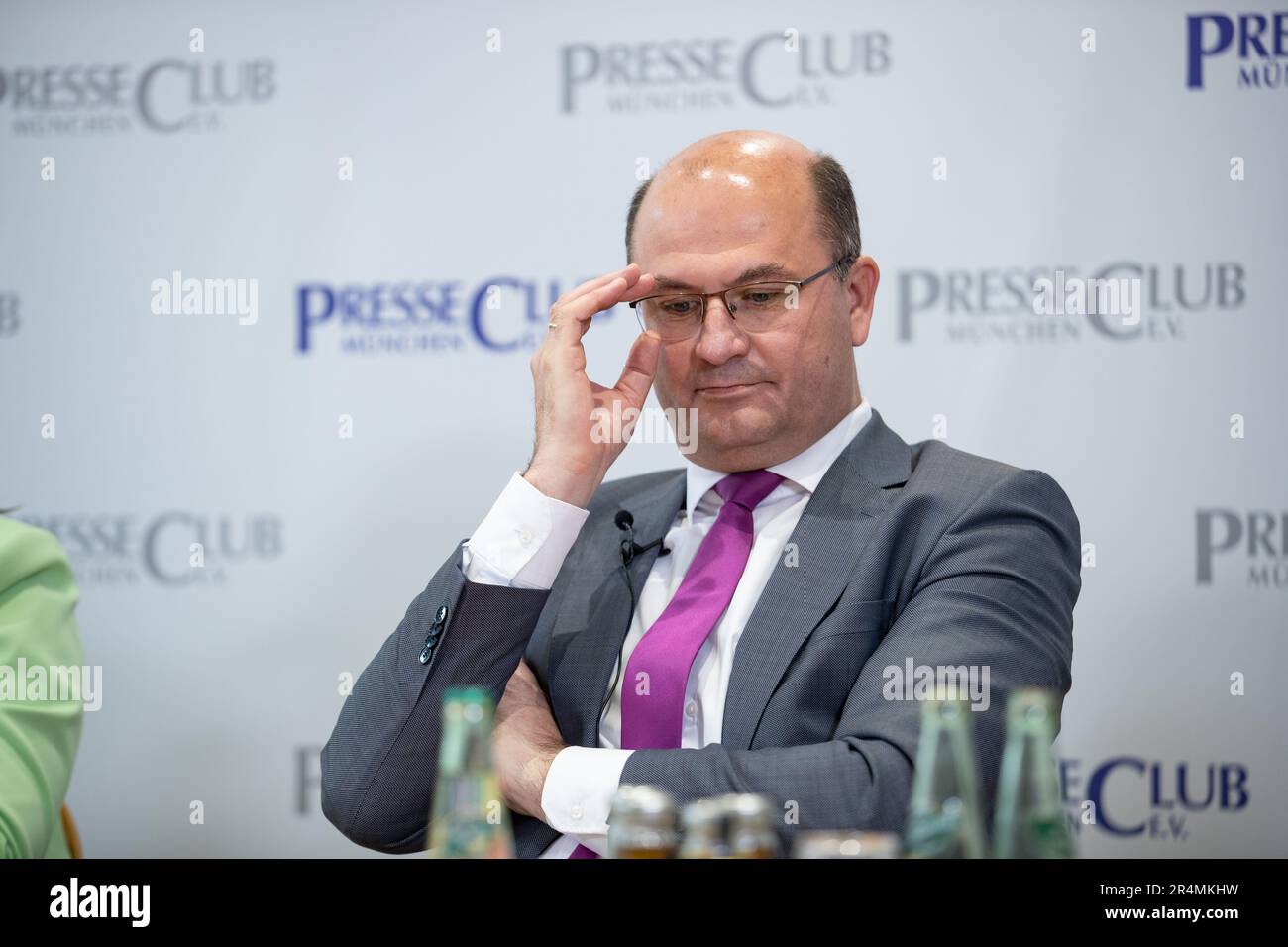 2023 finance hi-res stock photography and images - Alamy