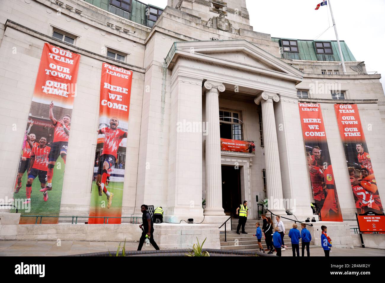 Luton town hall hi-res stock photography and images - Alamy
