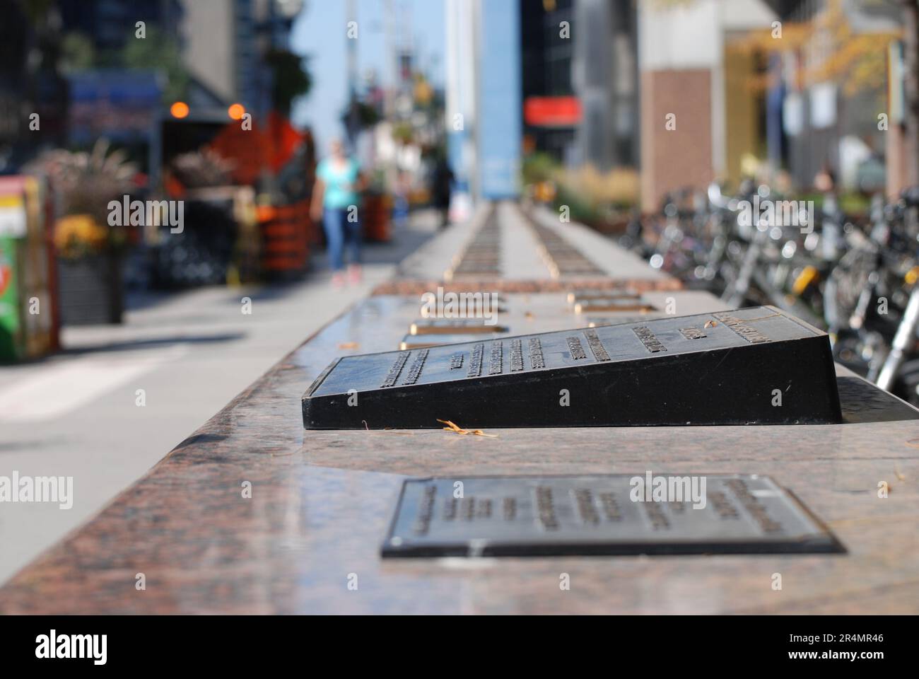 100 workers monument hi-res stock photography and images - Alamy