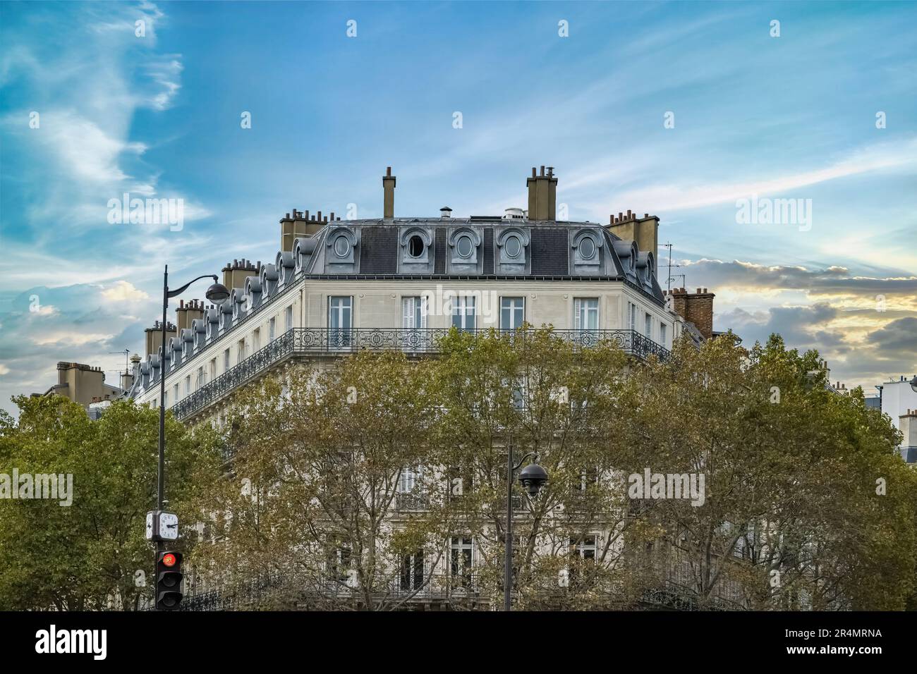 Paris, beautiful building, ancient facade boulevard Hausmann Stock ...