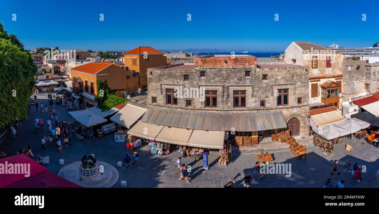 View of shops and cafes in Evreon Martyron (Jewish Martyrs Square ...