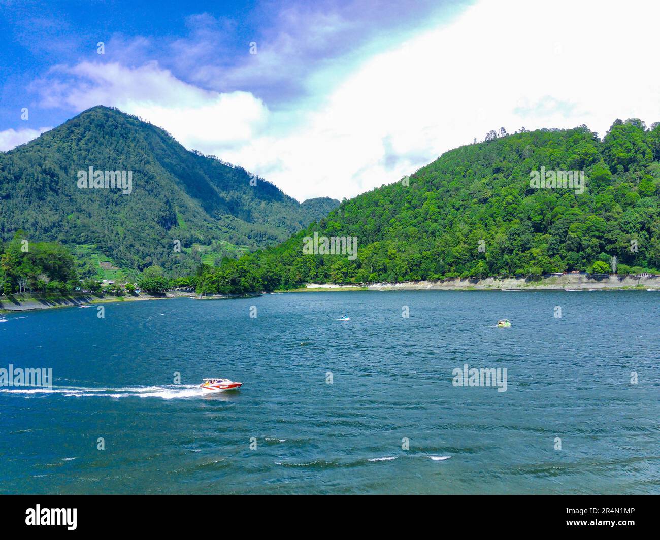 Birds eye view footage lush hi-res stock photography and images - Alamy