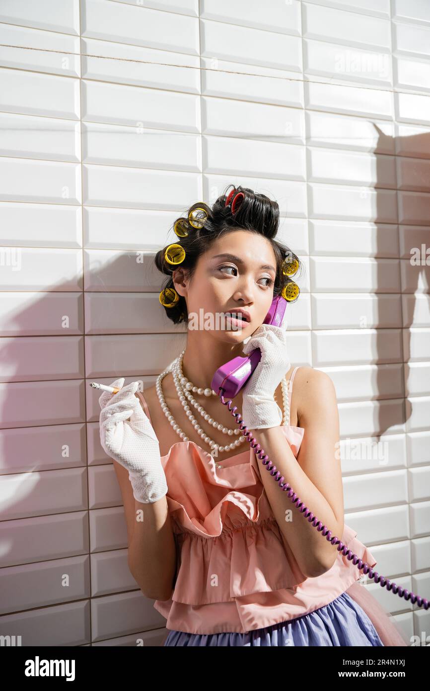 Smoking woman elegant hi-res stock photography and images - Alamy