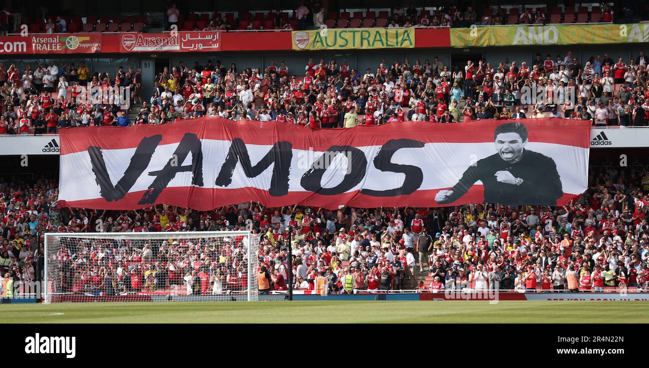 Arsenal fans banner emirates stadium hi-res stock photography and ...