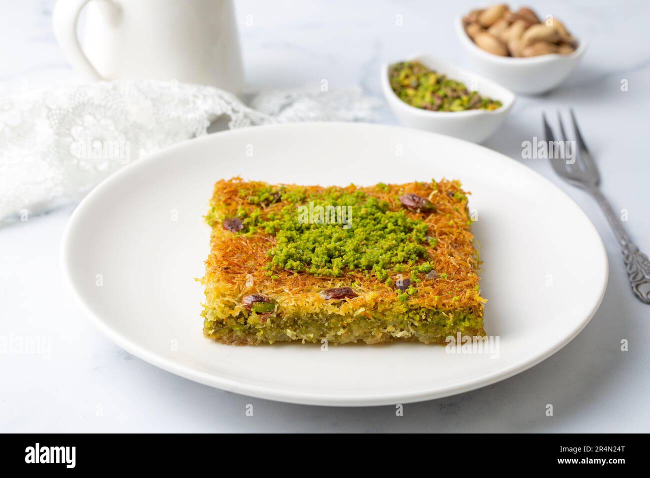 Turkish dessert antep kadayif - pistachio kadayif Stock Photo - Alamy