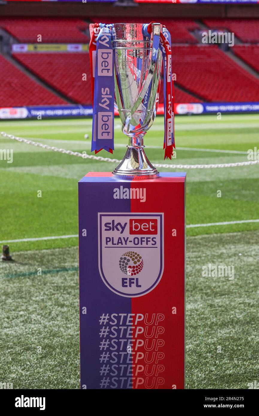 Play off final trophy hi-res stock photography and images - Alamy