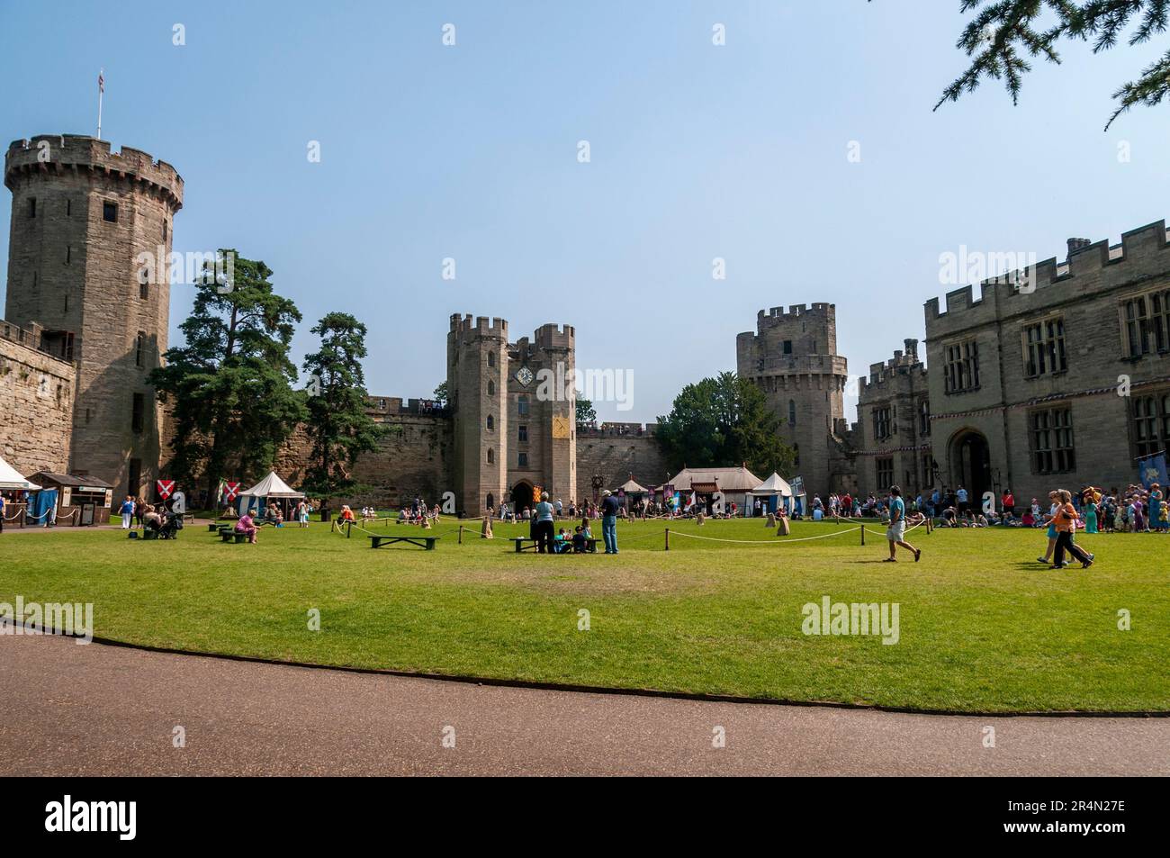 Medieval warwick castle courtyard hi-res stock photography and images ...