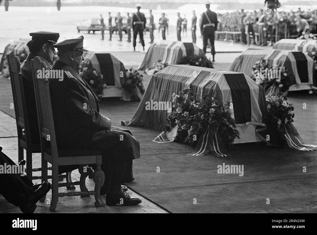 King Olav V of Norway attends the funeral of sixteen soldiers killed by ...